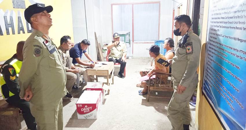 Satpol PP Amankan Ratusan Botol Miras - Gorontalopost.co.id